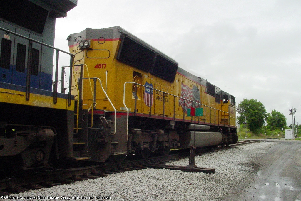 Union Pacific SD70M #4817 leads Atlanta bound train Q614-25 out of Chester Yard
